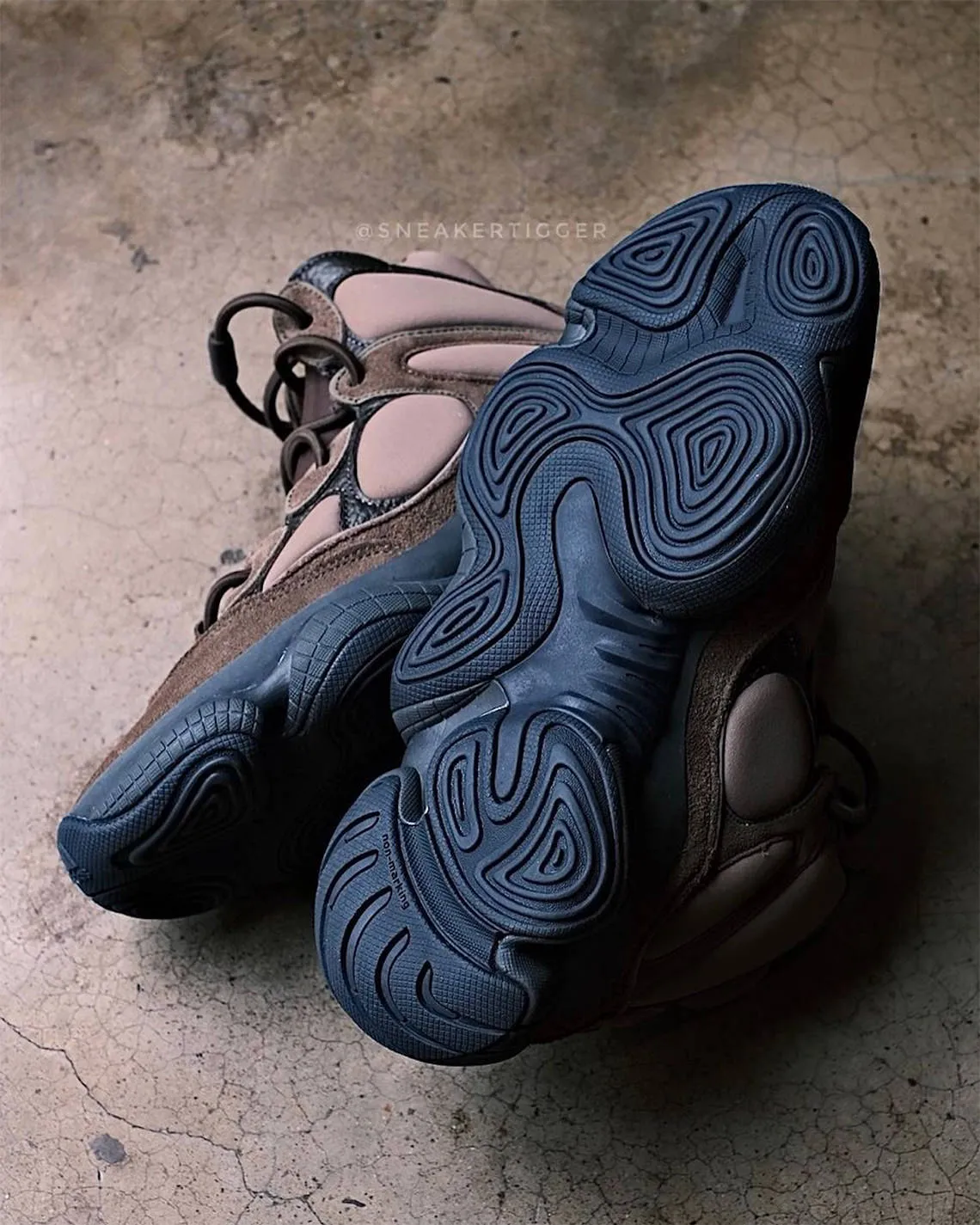 10/17発売 ADIDAS YZY 500 HIGH/アディダス イージー 500 ハイ TAUPE BLACK GX4553 | スニーカーラボ