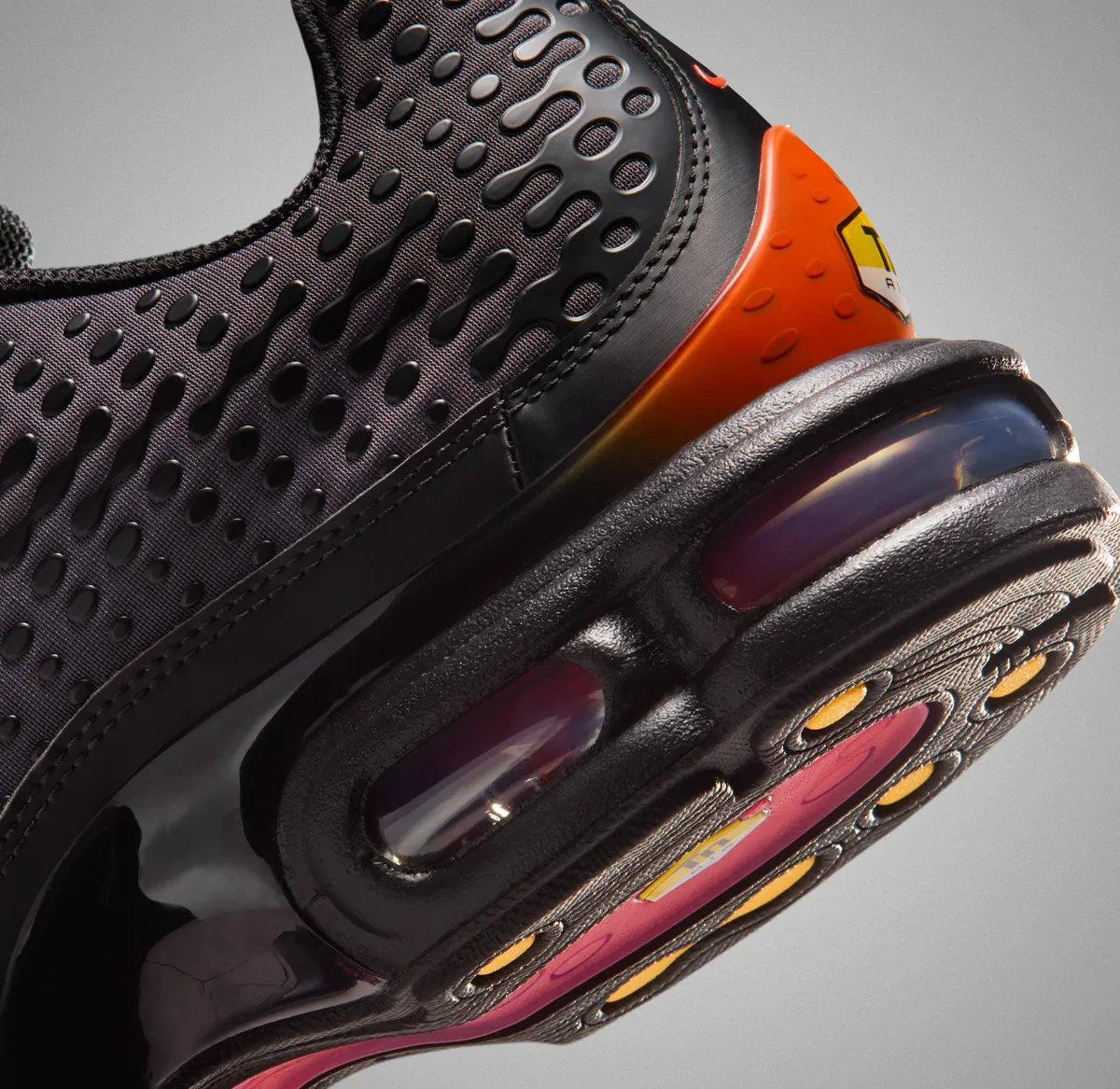 NIKE AIR MAX PLUS VII / ナイキ エア マックス プラス VII Black Medium Ash Bright Crimson Dark Copper HQ2197 ...