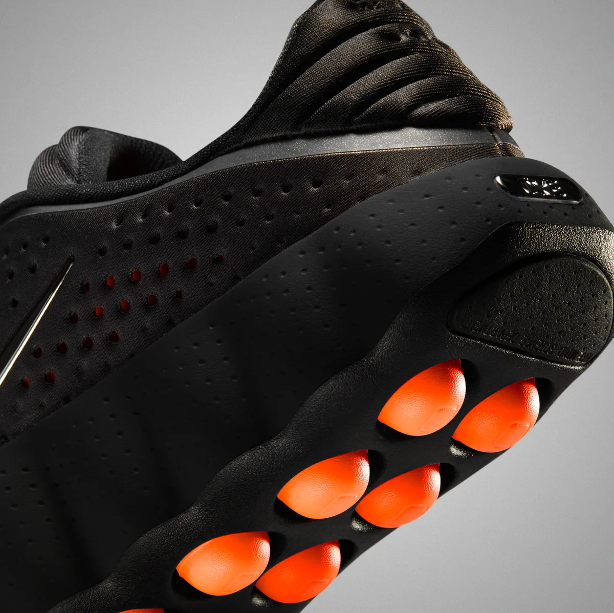 NIKE MIND 002 / ナイキ マインド 002 Black Hyper Crimson HQ4310-001 | スニーカーラボ