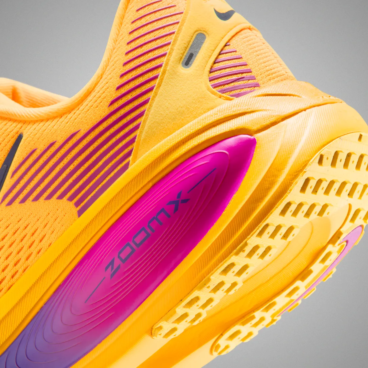 NIKE VOMERO 18 / ナイキ ボメロ 18 Citron Pulse Laser Orange Hyper Violet Blue ...